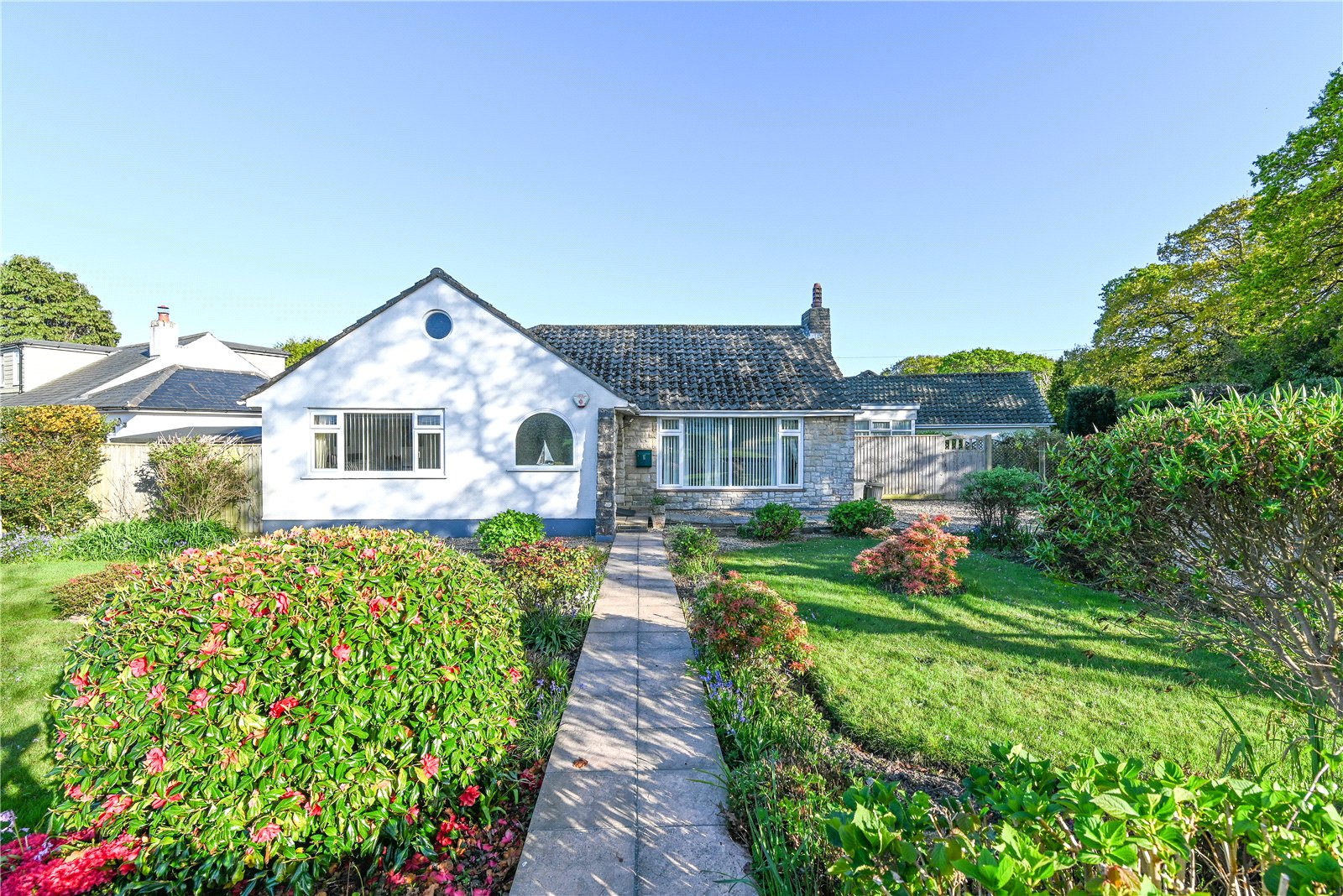Dilly Lane, Barton on Sea, New Milton, Hampshire, BH25 7DH - Mitchells ...