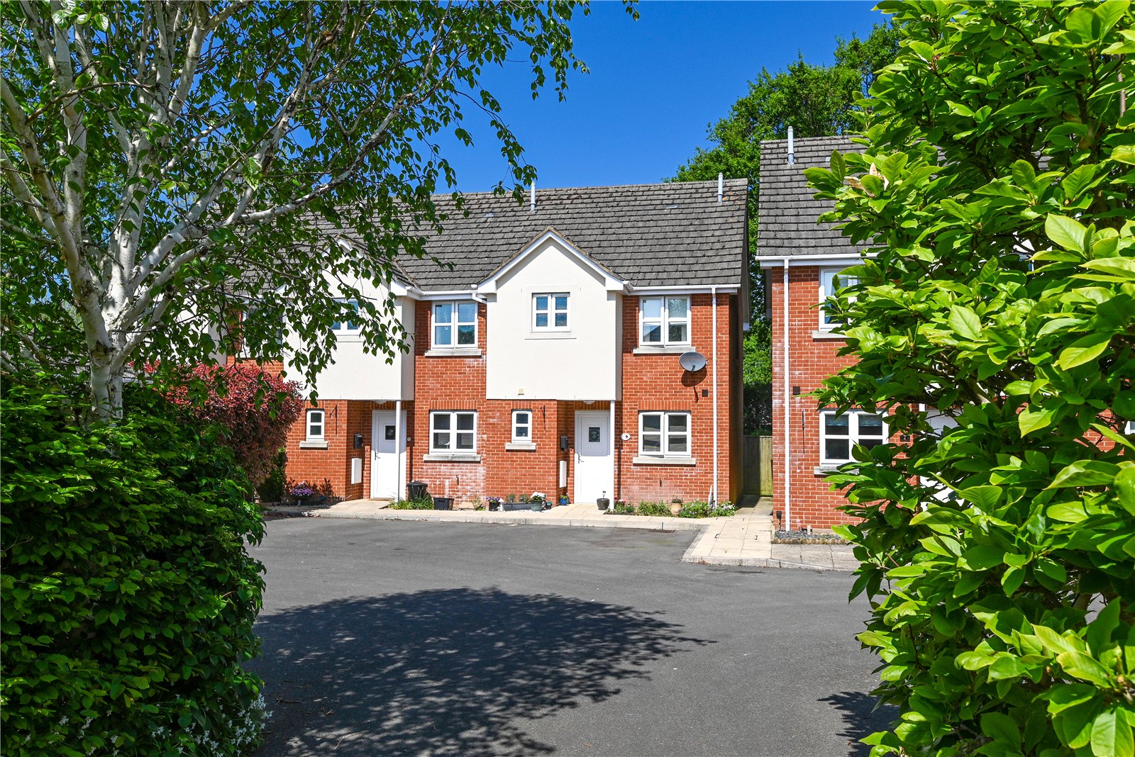 Manor Gardens, New Milton, Hampshire, BH25 5GW - Mitchells Estate Agents